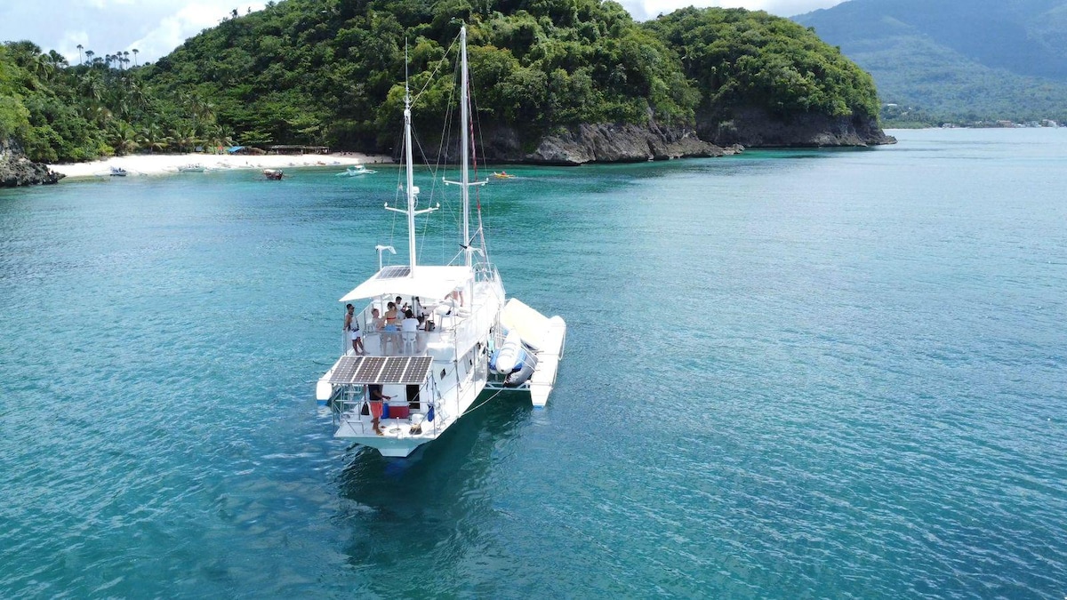 Private Room in Yacht with Fantastic Sunset Views - Houseboats for Rent ...