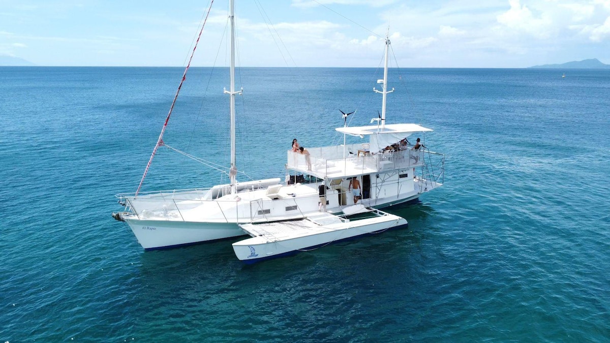 Private Room in Yacht with Fantastic Sunset Views - Houseboats for Rent ...