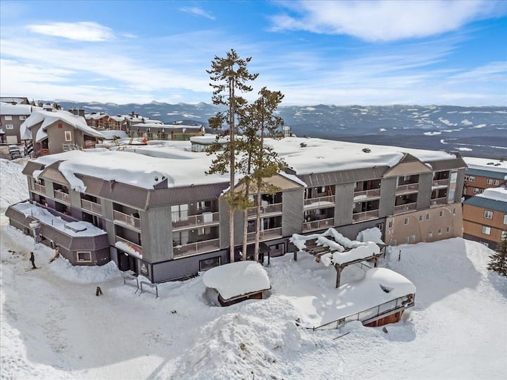 Ski In Ski Out 1 Bedroom Condo - Big White Ski Resort, BC