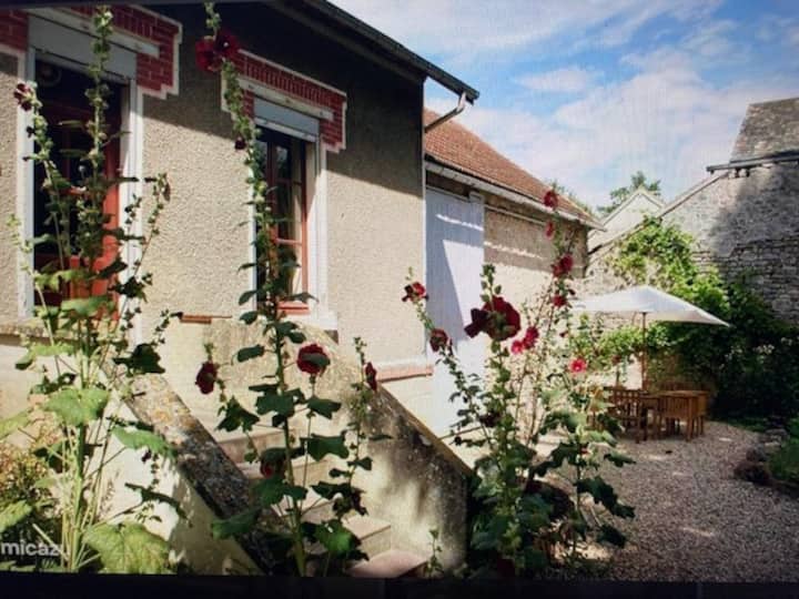 Les Deux Pins De Chivy - Chamouille