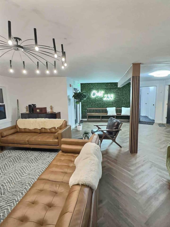 Family Suite At New Modern Hotel - Wilmington, VT