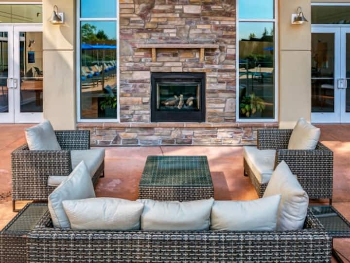 Penthouse 3bed Condo Tacoma Mall - Gig Harbor, WA