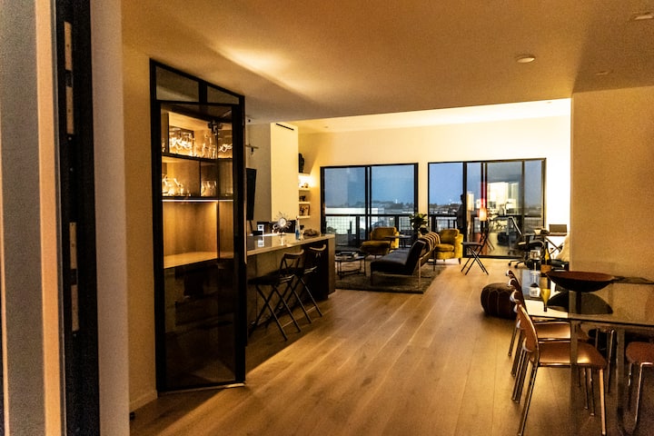 Luxury Top-floor Apt. In Heart Of Marina W/ Views! - San Francisco, CA