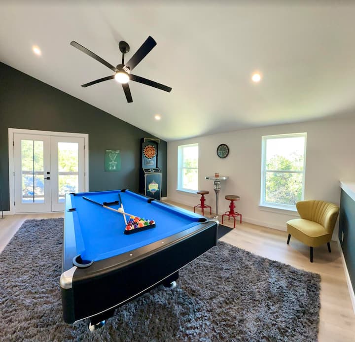 Speakeasy Style -Pool Table-hot Tub-lake Access - キャニオン・レイク, TX