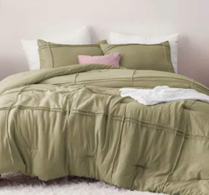 Family-friendly: 8 Beds 2 Baths - Providence, RI