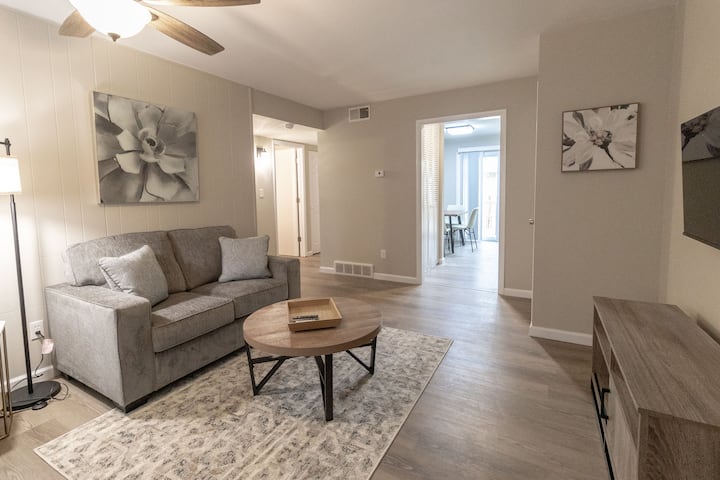 Charming 2-bed, 1-bath Modern Retreat - 컬럼비아