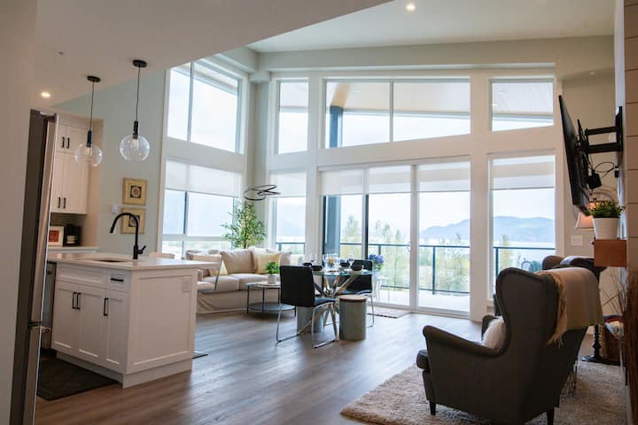 The Luna | New Penthouse W Patio, Lake & Mtn Views - Harrison Hot Springs