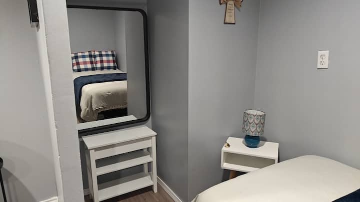 Michigan Station Room - Laredo, TX