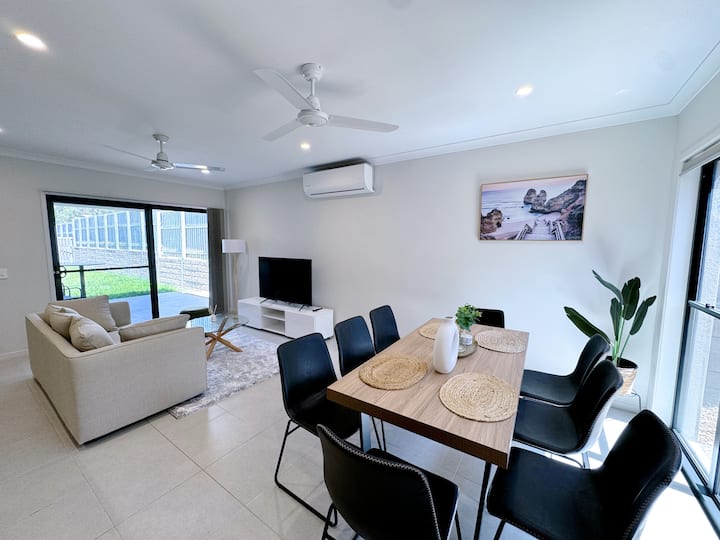 Theme Park Retreat Coomera 5 Beds Villa - Jacobs Well