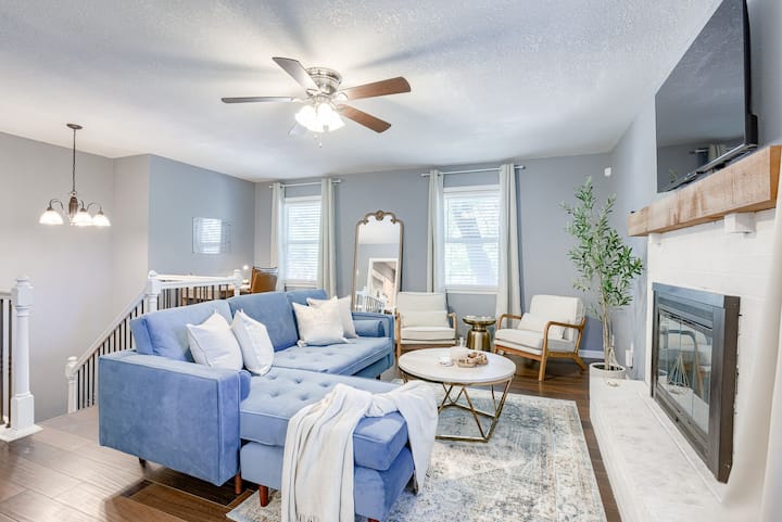 Relaxing Blue Springs Escape 3br W/ Outdoor Space - Independence, MO
