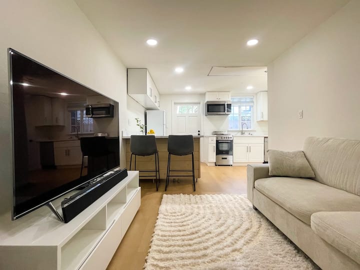 Charming Burlingame Guest House - San Mateo, CA