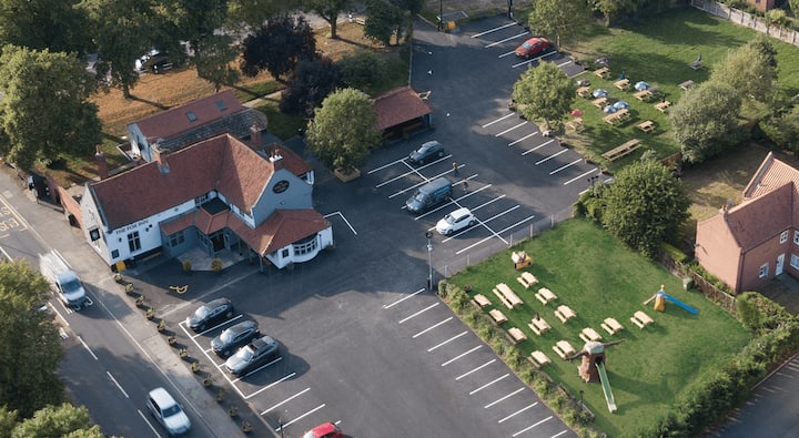 Family Apartment At Traditional Country Inn - Southwell