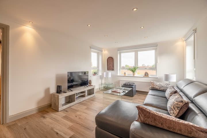 3bed 2bath Penthouse Windsor Long Walk By Tempstay - Slough