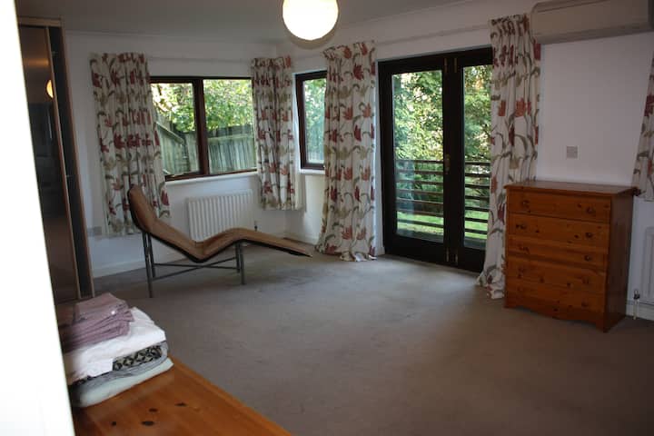 House In Quiet Location - Crowborough