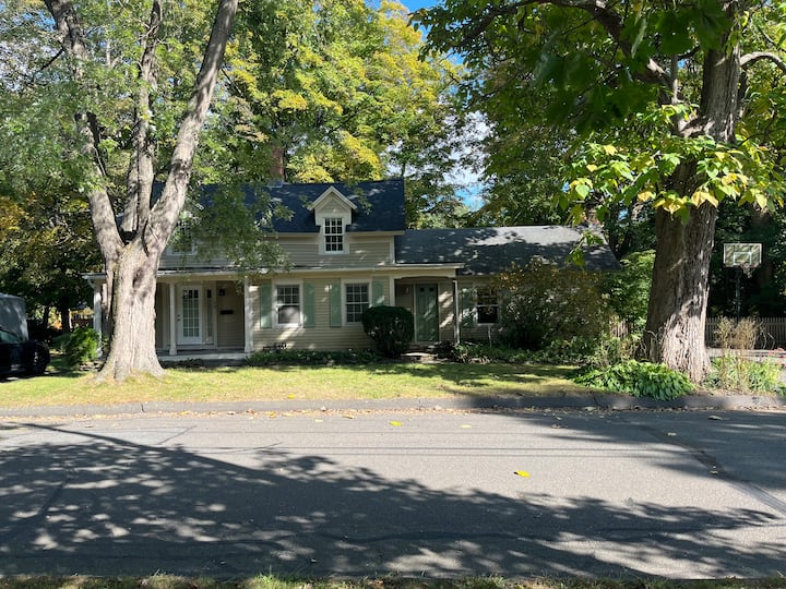 Home In Northampton - Northampton, MA