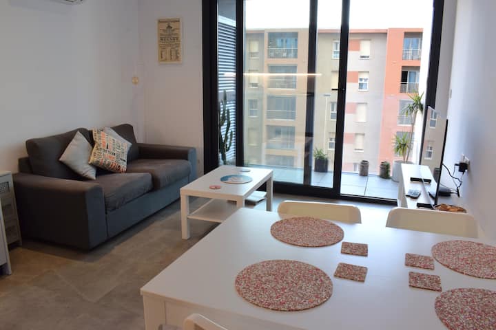 Large Luxury Studio By The Beach - Gibraltar