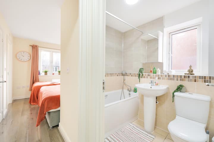 Table Tennis • 3 Bed • 3 Bath • Garden • Parkingx2 - Beaconsfield