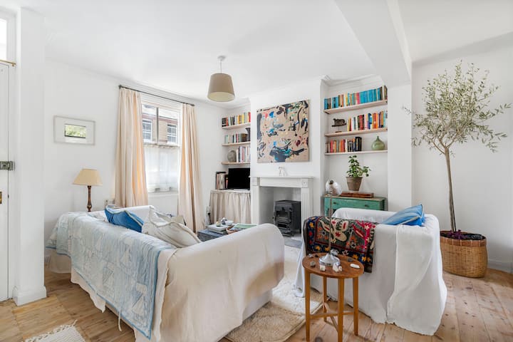 Beautifully Presented Two-bedroom Home - Oxford