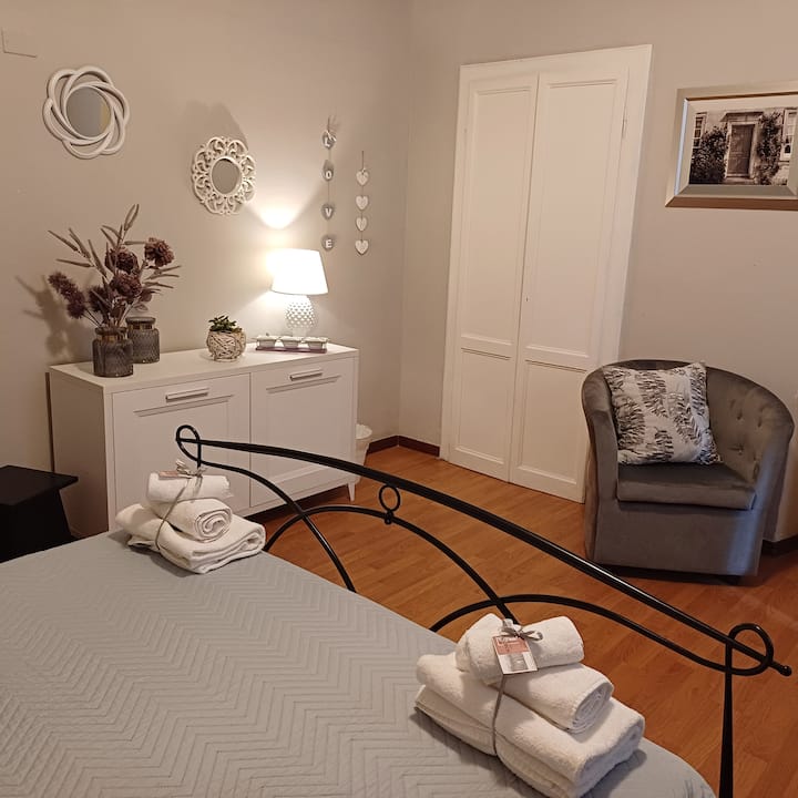 B&b Nel Centro Storico Di Narni- Grey Room - Narni