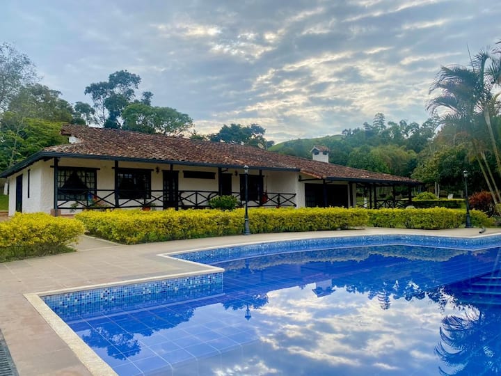 Mesa De Los Santos El Pedacito Piscina Jacuzzi - Piedecuesta