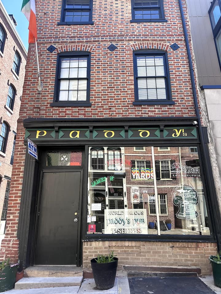 Studio In The Heart Of Old City! - Camden, NJ