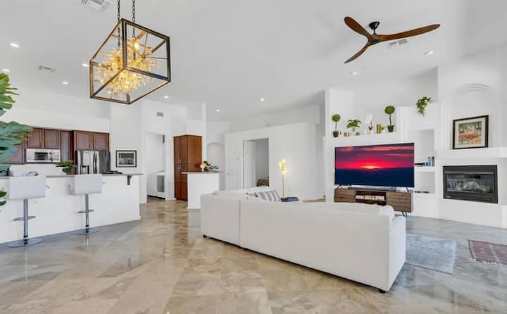Desert Oasis W/ Modern Comforts - Carefree, AZ