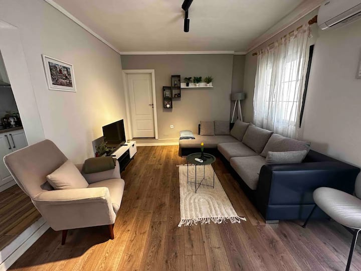 Top Location 3-floor Villa With 6 Bedrooms - Tirana