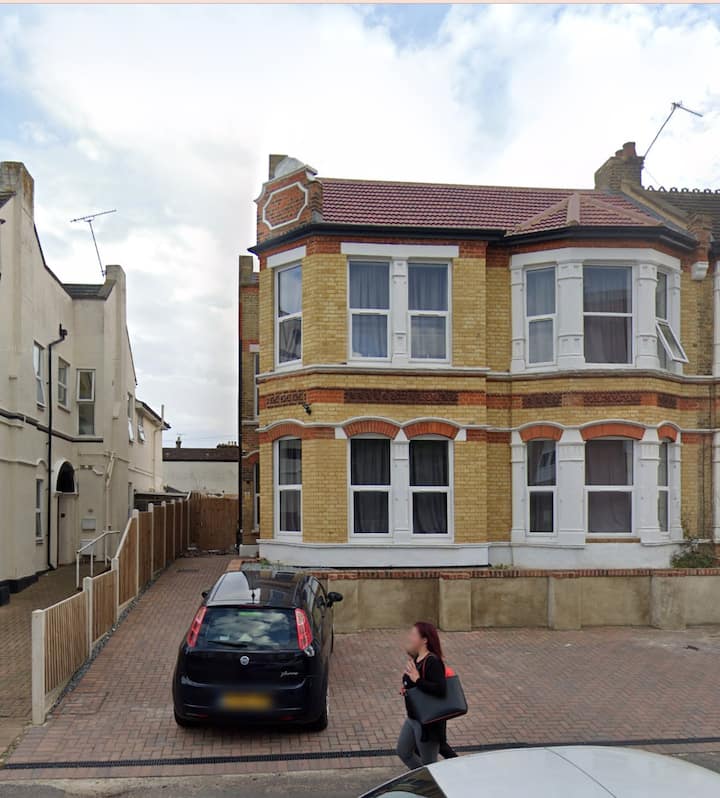 Beautiful Room In A Lovely House - Southend-on-Sea