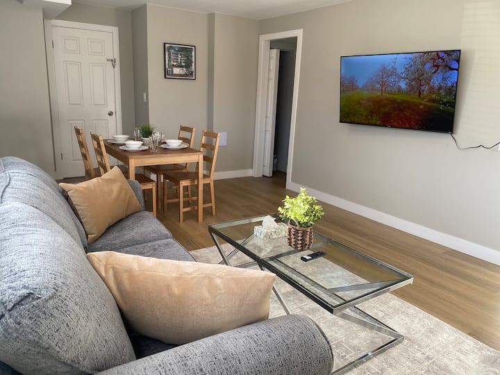 Private & Simple 1 Brd Near Ferry, Shops & Yvr - Ladner