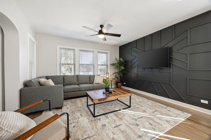 Great Location! 20 Min To Downtown - Brookfield, IL