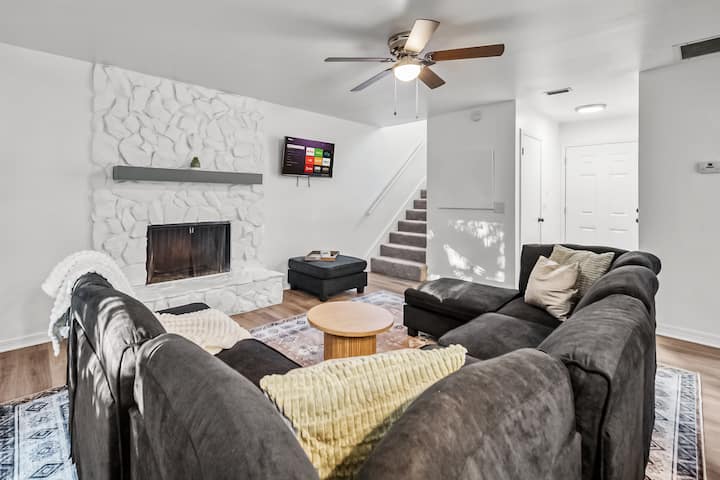 Explore Culture, Relax On Private Patio, Pet Haven - Jacksonville, FL