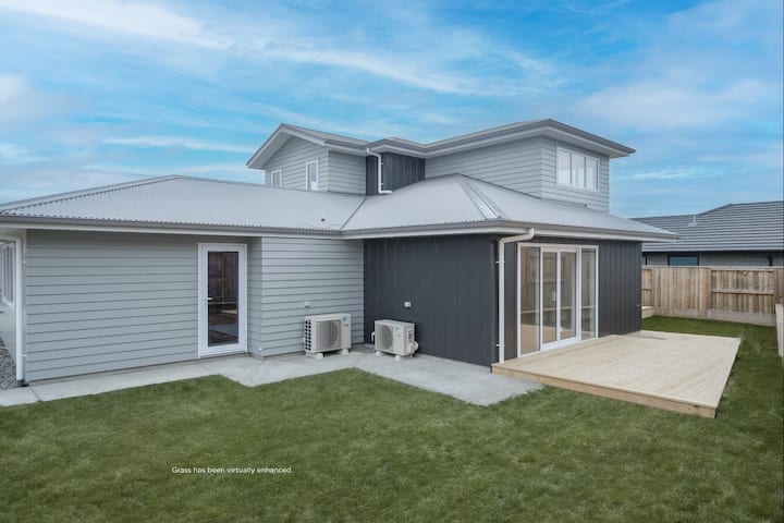 Modern Brand New 4 Bedroom Home. - Taupo