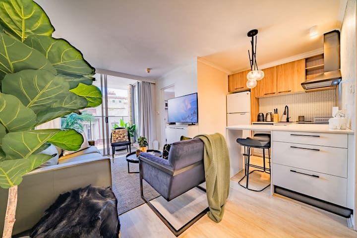 Bright 1br W/ On-site Gym, Sauna, Pool And Parking - Sydney