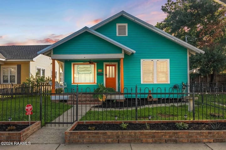 The Neon Moon - Lafayette