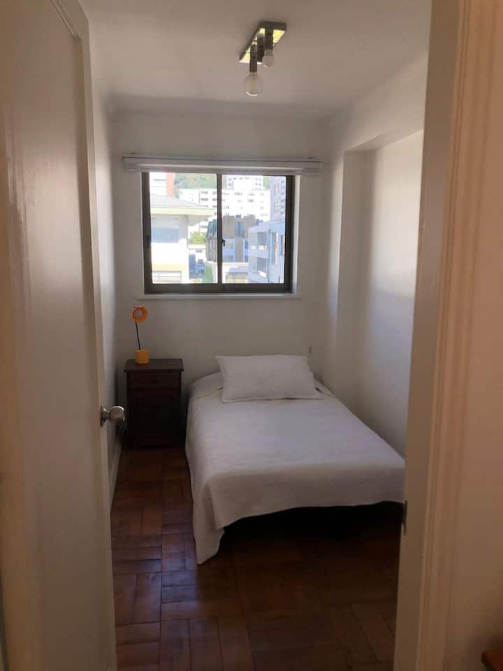Habitación Pequeña En Depto Bien Ubicado - San Pedro de la Paz