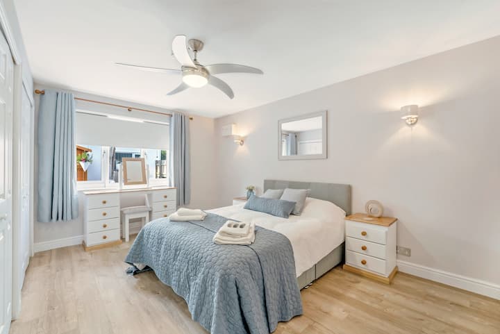 Relaxing Cosy
Quiet Secluded Cottage-beach Walks - Weston-super-Mare