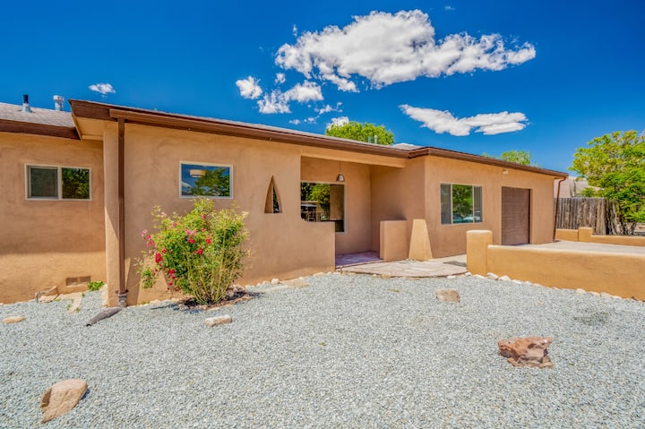 Santa Fe Casa, Prime Location! - Santa Fe, NM