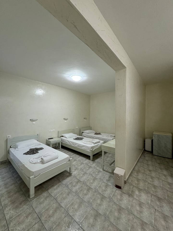 Budget Fourbed ,Sunrise Hotel - Ios