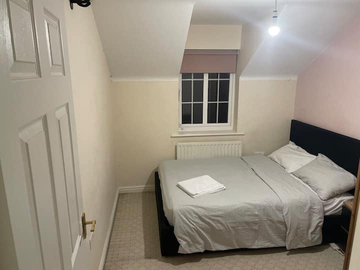 Mouya House-room - Stoke-on-Trent