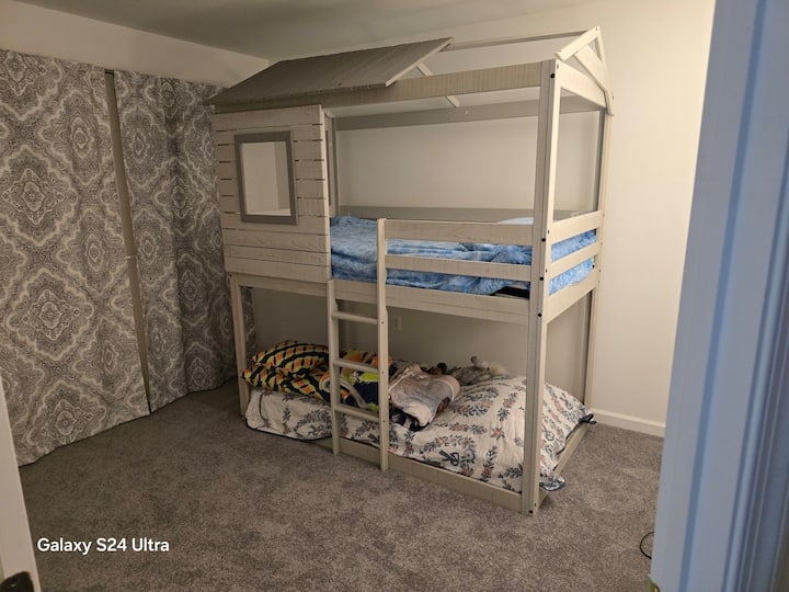Bampoh Airbnb Gem Children's Rm. - Waldorf, MD