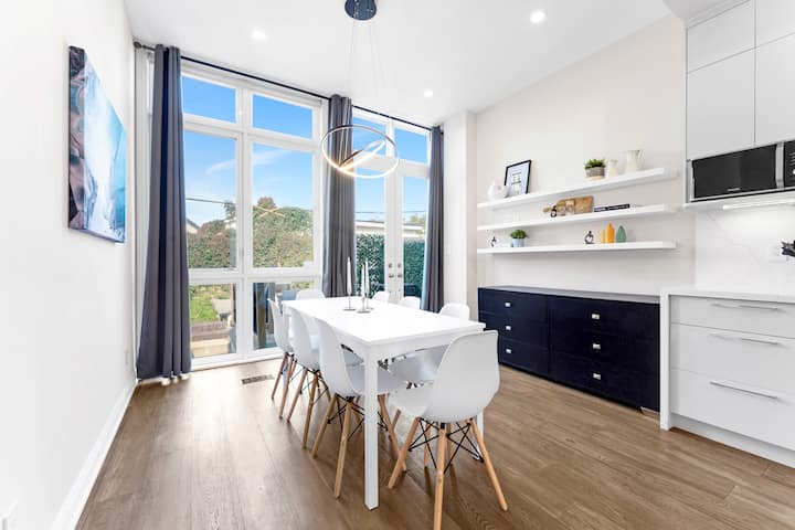 Modern Home For Groups! Steps To Danforth & Ttc - Toronto