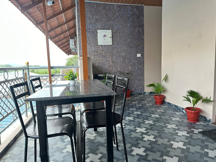 Crazy Stay Ac Room 2 - Belur