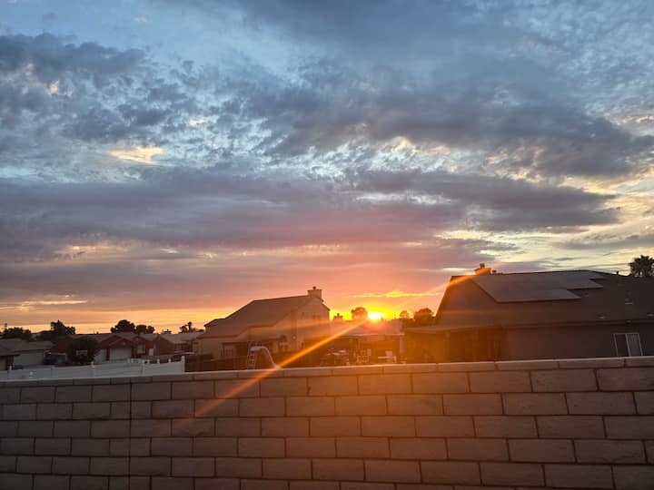 Guest Room In Clean Cozy Home. Breakfast Included. - Victorville, CA