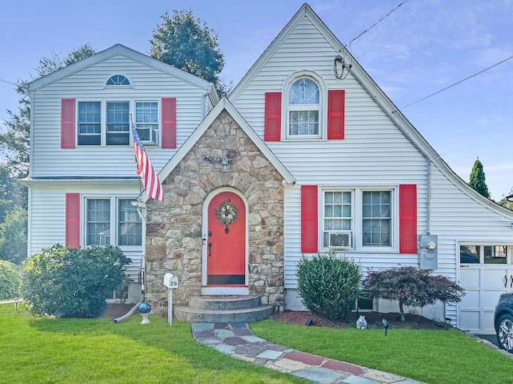 Cozy 2 Br Near Yale University & Hospitals - New Haven, CT