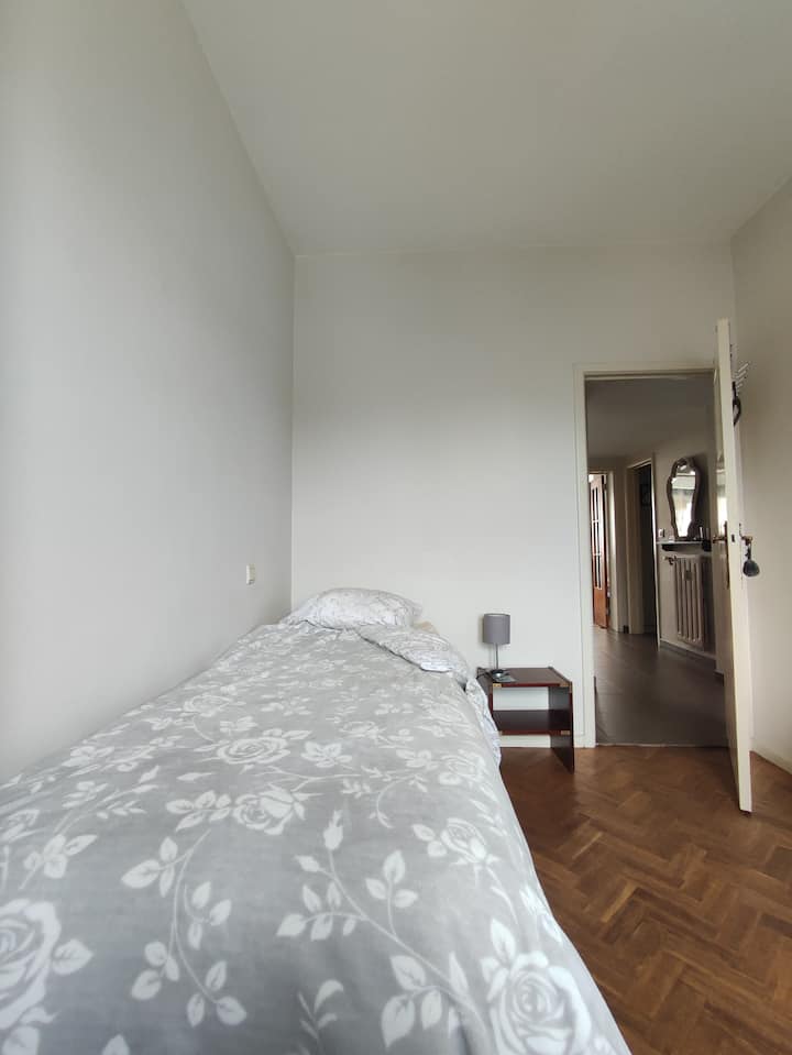 Oct.6th Listing For One Person - Ixelles