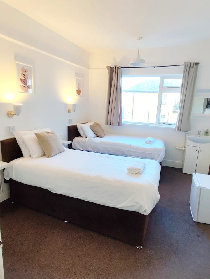 Twin Room Ideal For Long Stays - Brighton and Hove
