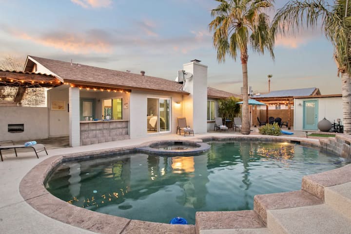 Vibrant Mesa Oasis | Heated Pool | Spa | Game Room - Gilbert