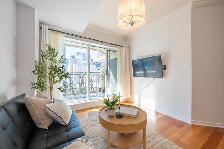 Charming Parisian Gem By St. Lawrence Market - Toronto