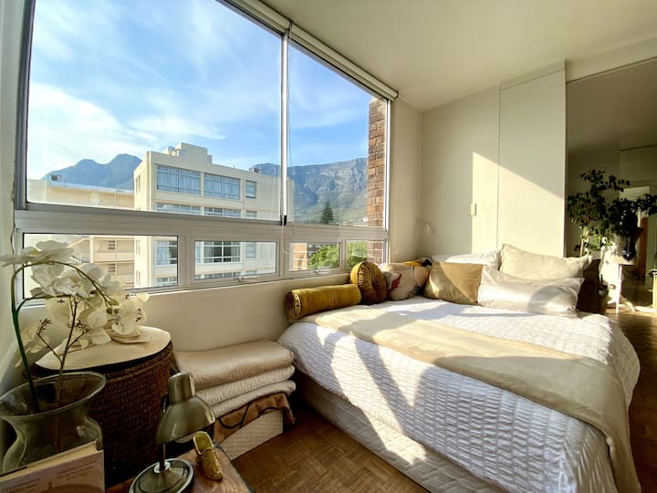 Central 'Sky Bed' Near Table Mtn - Cape Town