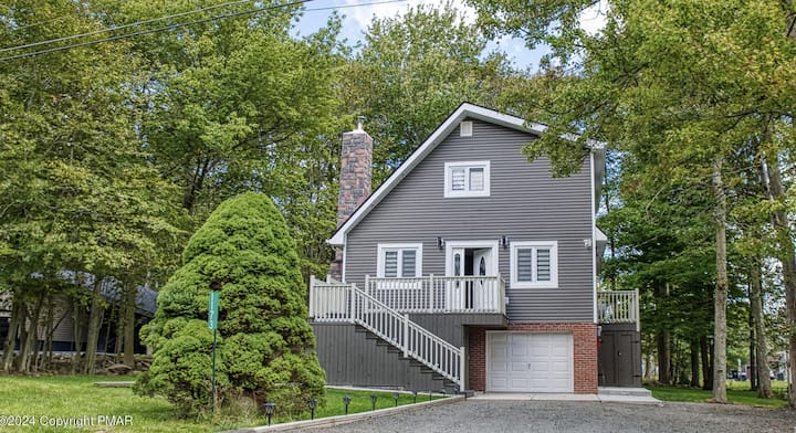 Serene Luxury Retreat - Tobyhanna, PA